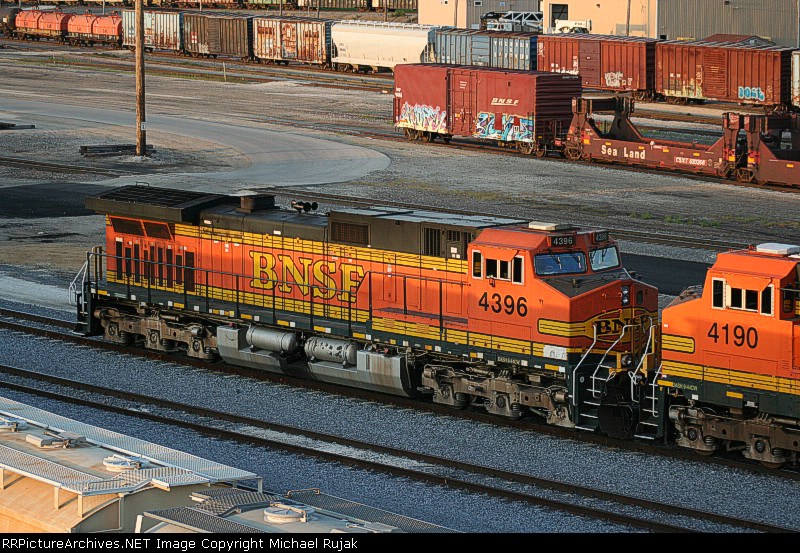 BNSF 4396